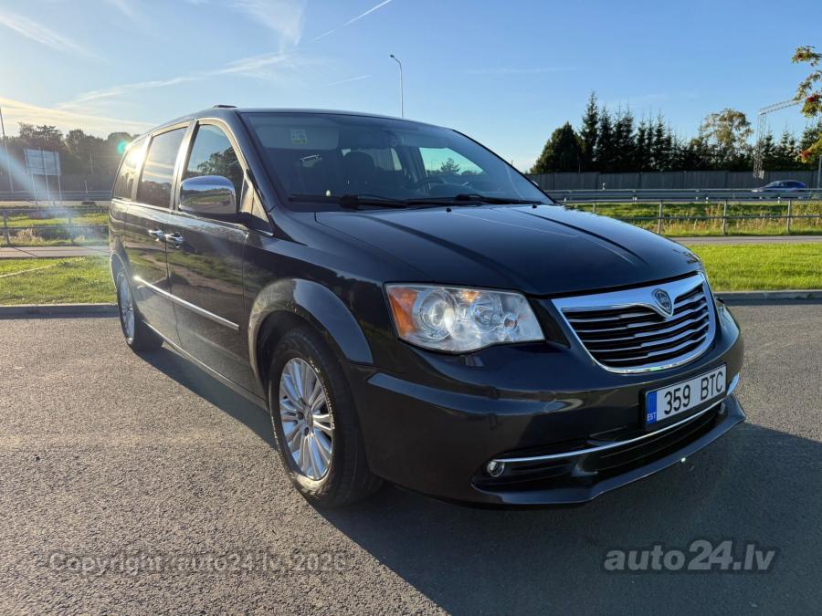 Black Lancia Voyager 2013 in Tallinn, with an engine capacity of 2.80 L and mileage of 233 thousand km for 7500 €, photo 8 on AUTOMOTO.COM.LV