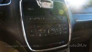 Black Lancia Voyager 2013 in Tallinn, with an engine capacity of 2.80 L and mileage of 233 thousand km for 7500 €, photo 10 on AUTOMOTO.COM.LV