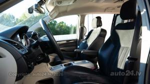 Black Lancia Voyager 2013 in Tallinn, with an engine capacity of 2.80 L and mileage of 233 thousand km for 7500 €, photo 11 on AUTOMOTO.COM.LV