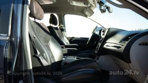 Black Lancia Voyager 2013 in Tallinn, with an engine capacity of 2.80 L and mileage of 233 thousand km for 7500 €, photo 12 on AUTOMOTO.COM.LV