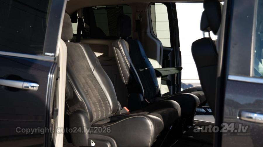Black Lancia Voyager 2013 in Tallinn, with an engine capacity of 2.80 L and mileage of 233 thousand km for 7500 €, photo 14 on AUTOMOTO.COM.LV