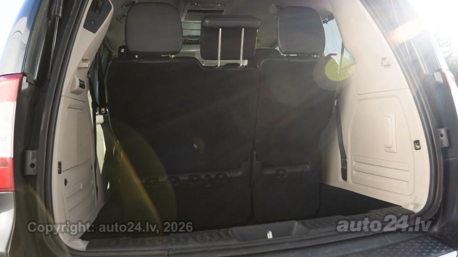 Black Lancia Voyager 2013 in Tallinn, with an engine capacity of 2.80 L and mileage of 233 thousand km for 7500 €, photo 15 on AUTOMOTO.COM.LV