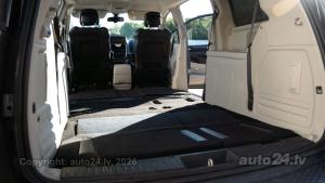 Black Lancia Voyager 2013 in Tallinn, with an engine capacity of 2.80 L and mileage of 233 thousand km for 7500 €, photo 17 on AUTOMOTO.COM.LV