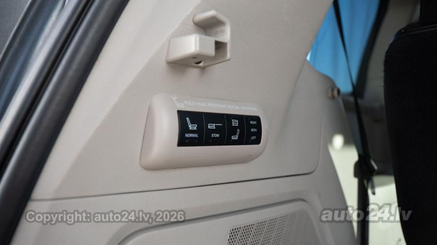 Black Lancia Voyager 2013 in Tallinn, with an engine capacity of 2.80 L and mileage of 233 thousand km for 7500 €, photo 19 on AUTOMOTO.COM.LV