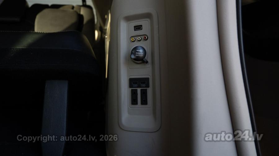 Black Lancia Voyager 2013 in Tallinn, with an engine capacity of 2.80 L and mileage of 233 thousand km for 7500 €, photo 23 on AUTOMOTO.COM.LV