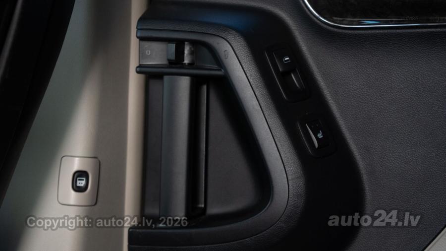 Black Lancia Voyager 2013 in Tallinn, with an engine capacity of 2.80 L and mileage of 233 thousand km for 7500 €, photo 24 on AUTOMOTO.COM.LV