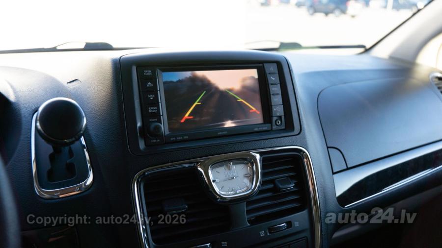 Black Lancia Voyager 2013 in Tallinn, with an engine capacity of 2.80 L and mileage of 233 thousand km for 7500 €, photo 25 on AUTOMOTO.COM.LV