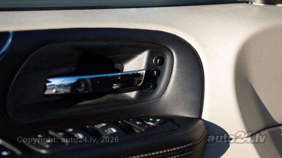 Black Lancia Voyager 2013 in Tallinn, with an engine capacity of 2.80 L and mileage of 233 thousand km for 7500 €, photo 27 on AUTOMOTO.COM.LV