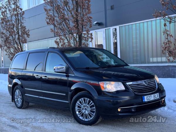 Black Lancia Voyager 2014 in Tallinn, with an engine capacity of 2.80 L and mileage of 255 thousand km for 7950 €, photo 1 on AUTOMOTO.COM.LV