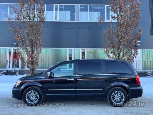 Black Lancia Voyager 2014 in Tallinn, with an engine capacity of 2.80 L and mileage of 255 thousand km for 7950 €, photo 3 on AUTOMOTO.COM.LV