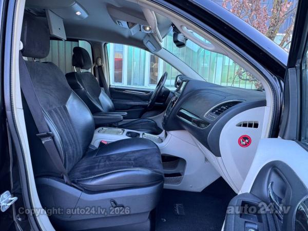 Melns Lancia Voyager 2014 Tallina, ar dzinēja tilpumu 2.80 L un nobraukumu 255 tūkst. km par 7950 €, foto 11 vietnē AUTOMOTO.COM.LV