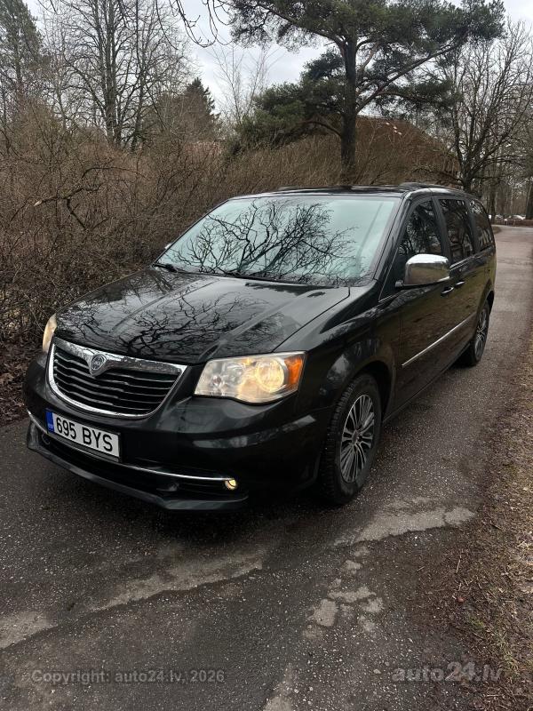 Black Lancia Voyager 2014 in Tallinn, with an engine capacity of 2.80 L and mileage of 309 thousand km for 4999 €, photo 2 on AUTOMOTO.COM.LV