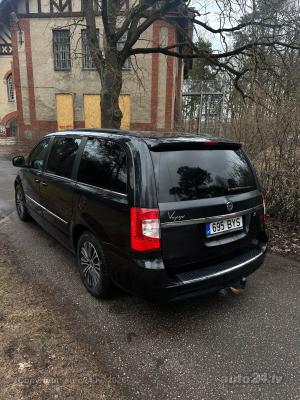 Melns Lancia Voyager 2014 Tallina, ar dzinēja tilpumu 2.80 L un nobraukumu 309 tūkst. km par 4999 €, foto 5 vietnē AUTOMOTO.COM.LV