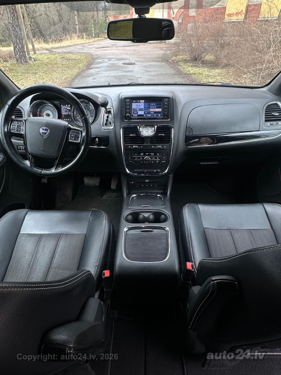 Melns Lancia Voyager 2014 Tallina, ar dzinēja tilpumu 2.80 L un nobraukumu 309 tūkst. km par 4999 €, foto 7 vietnē AUTOMOTO.COM.LV