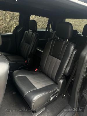Melns Lancia Voyager 2014 Tallina, ar dzinēja tilpumu 2.80 L un nobraukumu 309 tūkst. km par 4999 €, foto 10 vietnē AUTOMOTO.COM.LV