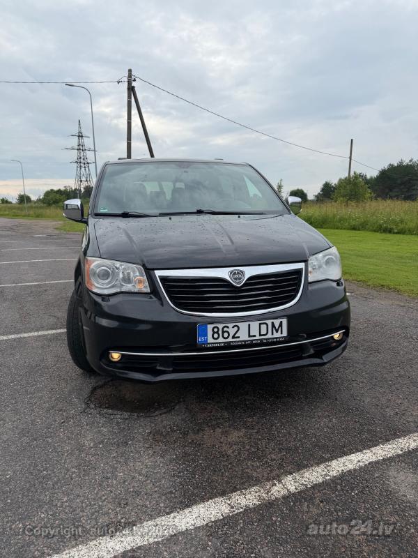 Black Lancia Voyager 2014 in Tapa, with an engine capacity of 2.80 L and mileage of 216 thousand km for 9999 €, photo 1 on AUTOMOTO.COM.LV