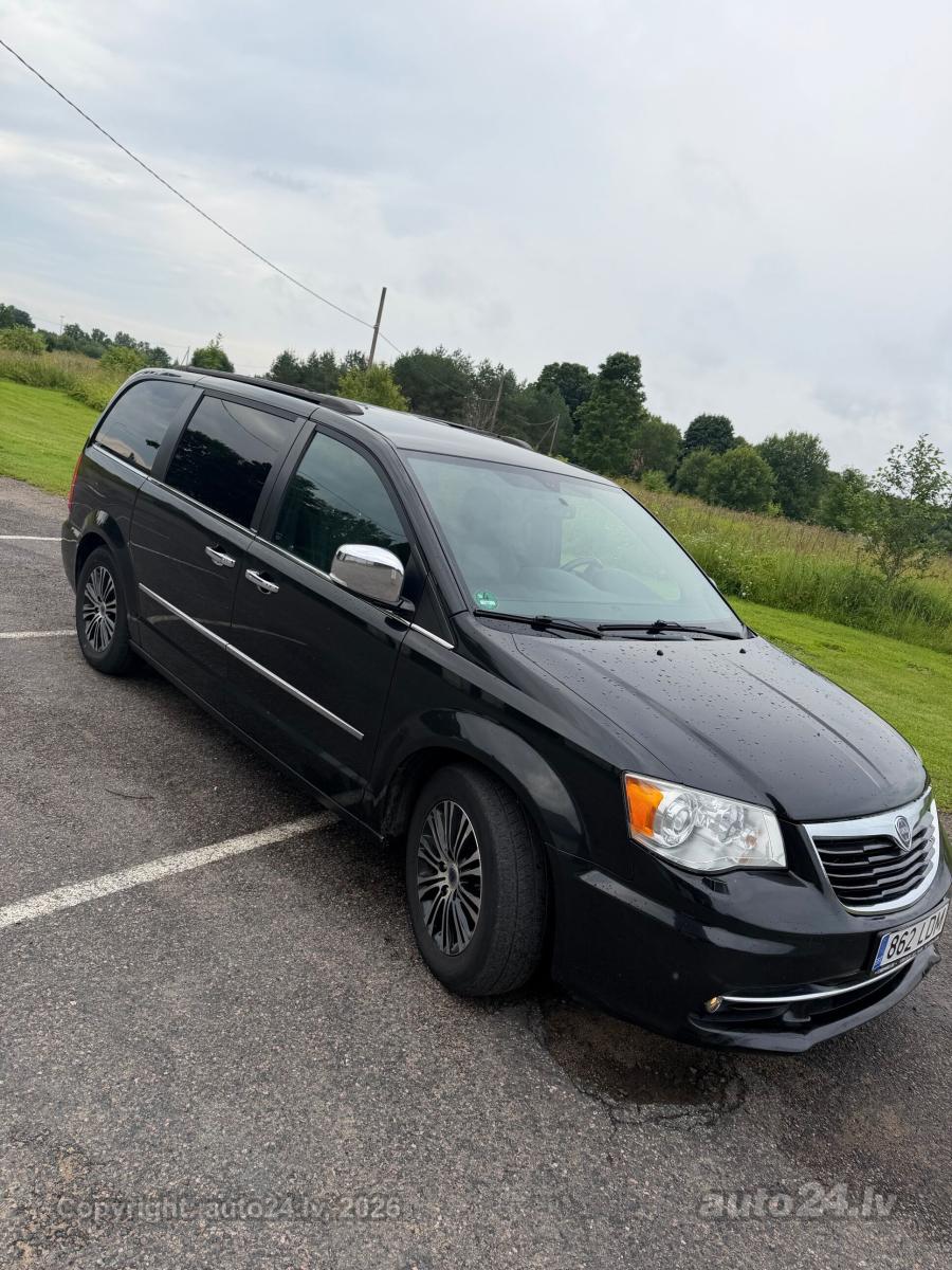 Black Lancia Voyager 2014 in Tapa, with an engine capacity of 2.80 L and mileage of 216 thousand km for 9999 €, photo 3 on AUTOMOTO.COM.LV