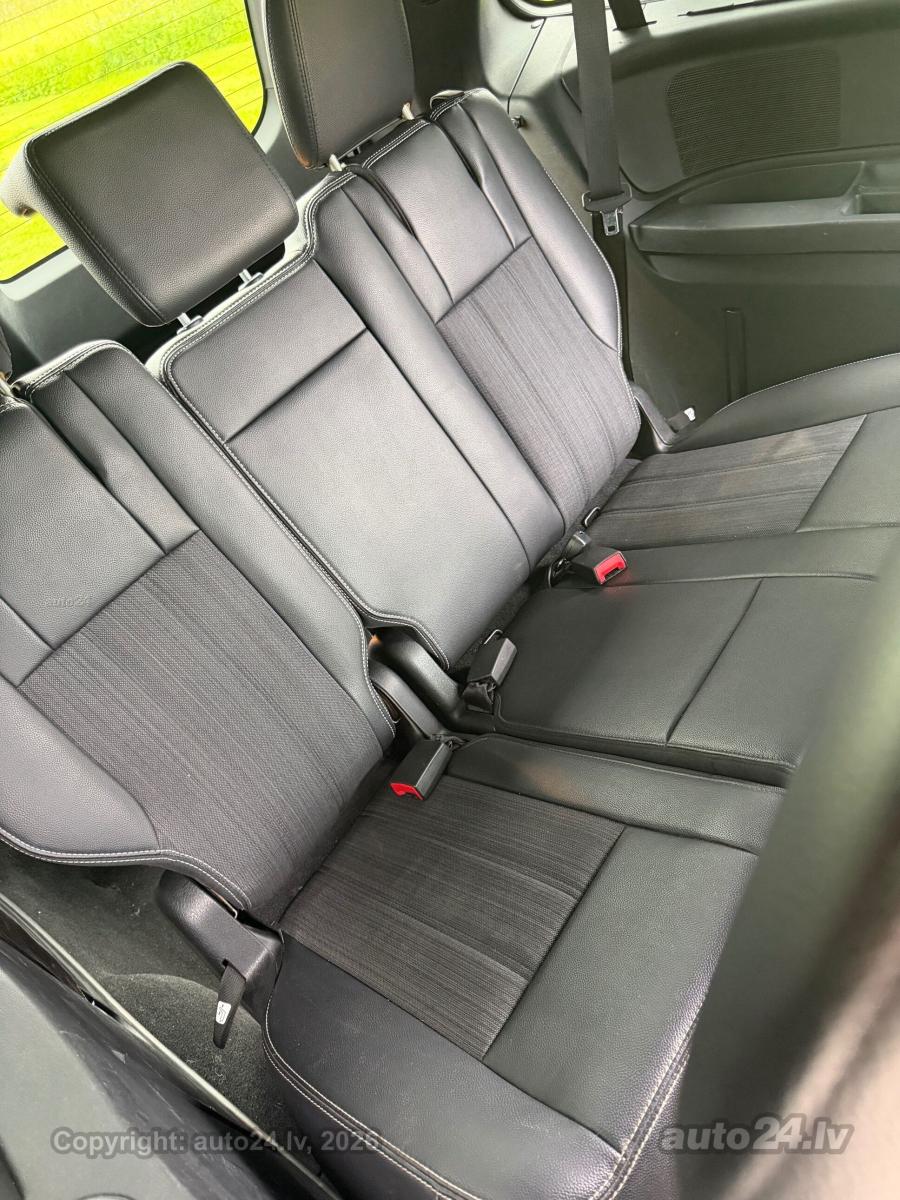 Black Lancia Voyager 2014 in Tapa, with an engine capacity of 2.80 L and mileage of 216 thousand km for 9999 €, photo 7 on AUTOMOTO.COM.LV