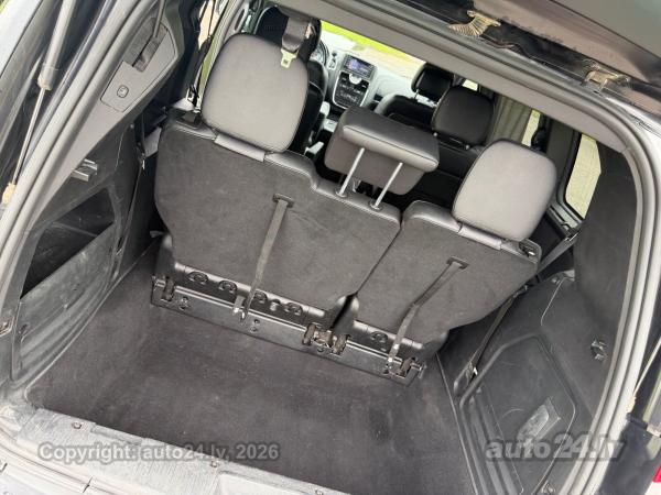 Black Lancia Voyager 2014 in Tapa, with an engine capacity of 2.80 L and mileage of 216 thousand km for 9999 €, photo 8 on AUTOMOTO.COM.LV