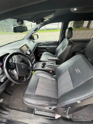 Black Lancia Voyager 2014 in Tapa, with an engine capacity of 2.80 L and mileage of 216 thousand km for 9999 €, photo 11 on AUTOMOTO.COM.LV