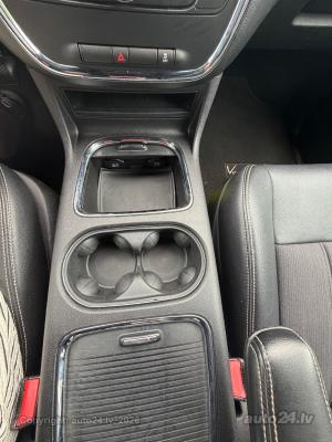 Black Lancia Voyager 2014 in Tapa, with an engine capacity of 2.80 L and mileage of 216 thousand km for 9999 €, photo 13 on AUTOMOTO.COM.LV