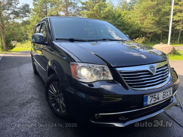 Черный Лянча Voyager 2014 в Таллин, объемом двигателя 2.80 л и пробегом 250 тыс. км за 9000 €, фото 1 на AUTOMOTO.COM.LV