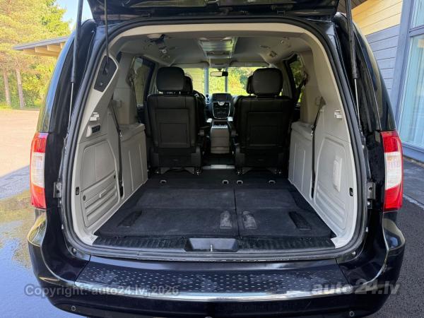 Melns Lancia Voyager 2014 Tallina, ar dzinēja tilpumu 2.80 L un nobraukumu 250 tūkst. km par 9000 €, foto 6 vietnē AUTOMOTO.COM.LV