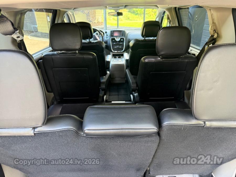 Черный Лянча Voyager 2014 в Таллин, объемом двигателя 2.80 л и пробегом 250 тыс. км за 9000 €, фото 8 на AUTOMOTO.COM.LV