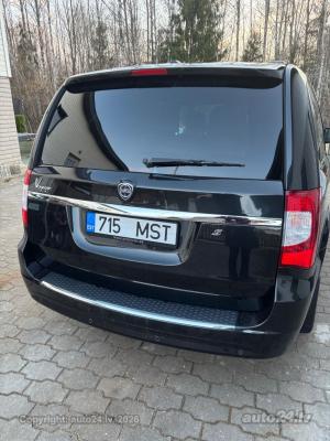 Melns Lancia Voyager 2015 Rapla, ar dzinēja tilpumu 2.80 L un nobraukumu 171 tūkst. km par 7999 €, foto 3 vietnē AUTOMOTO.COM.LV