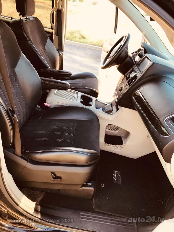 Melns Lancia Voyager 2015 Tartu, ar dzinēja tilpumu 2.80 L un nobraukumu 261 tūkst. km par 7900 €, foto 5 vietnē AUTOMOTO.COM.LV