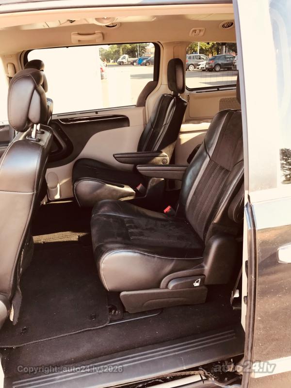 Melns Lancia Voyager 2015 Tartu, ar dzinēja tilpumu 2.80 L un nobraukumu 261 tūkst. km par 7900 €, foto 7 vietnē AUTOMOTO.COM.LV