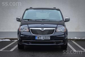 Zils Lancia Voyager 2012 Rīga, ar dzinēja tilpumu 2.80 L un nobraukumu 0 tūkst. km par 9990 €, foto 2 vietnē AUTOMOTO.COM.LV