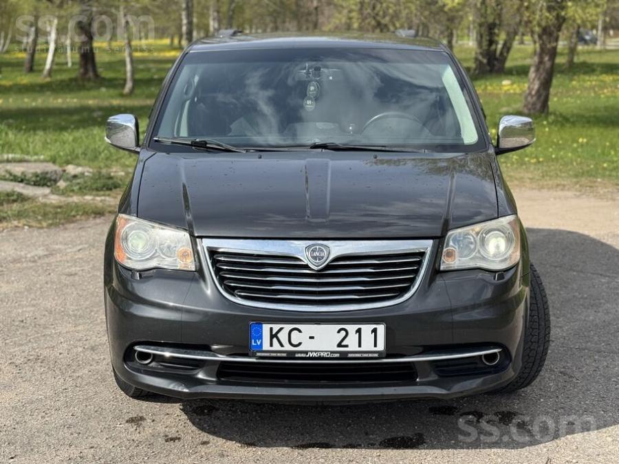 Zils Lancia Voyager 2012 Liepāja, ar dzinēja tilpumu 2.80 L un nobraukumu 304 tūkst. km par 6995 €, foto 3 vietnē AUTOMOTO.COM.LV