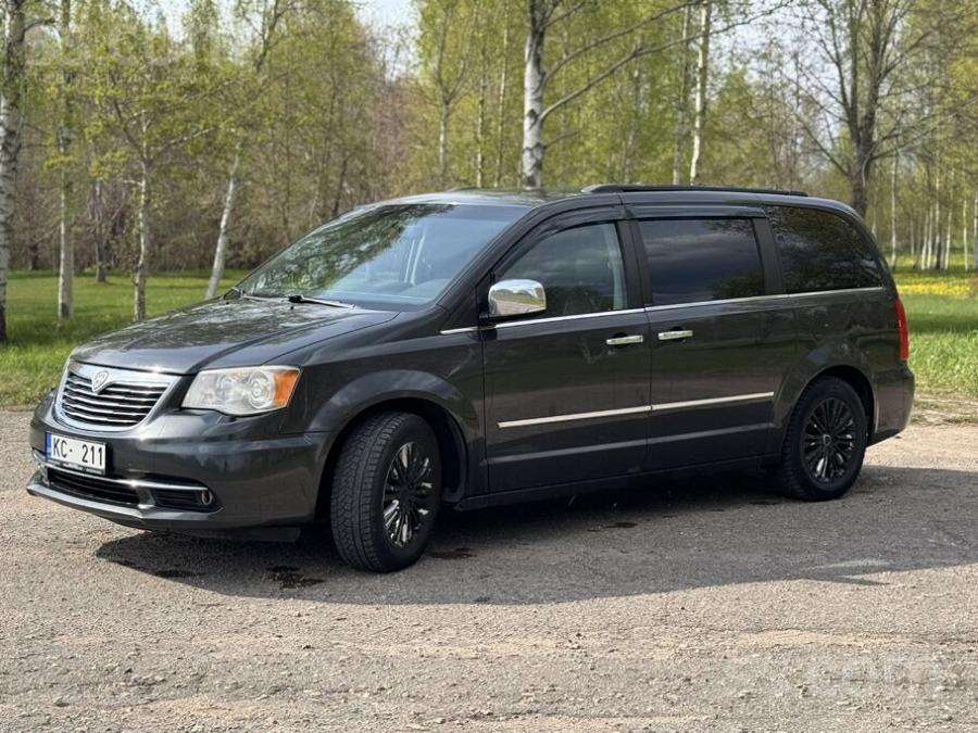 Zils Lancia Voyager 2012 Liepāja, ar dzinēja tilpumu 2.80 L un nobraukumu 304 tūkst. km par 6995 €, foto 4 vietnē AUTOMOTO.COM.LV