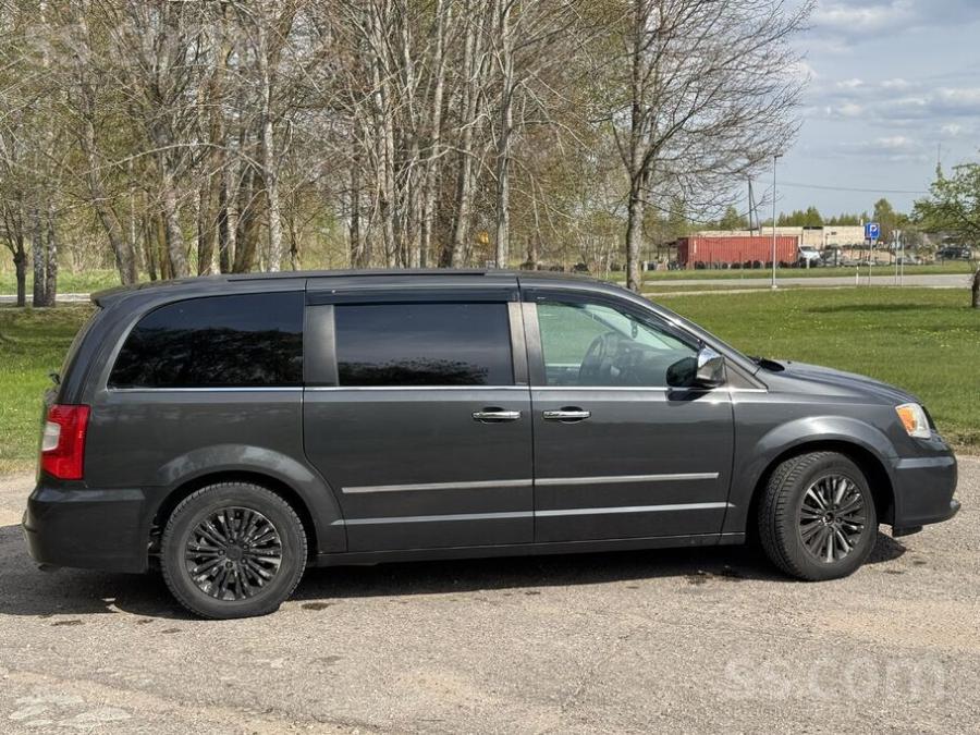 Zils Lancia Voyager 2012 Liepāja, ar dzinēja tilpumu 2.80 L un nobraukumu 304 tūkst. km par 6995 €, foto 6 vietnē AUTOMOTO.COM.LV