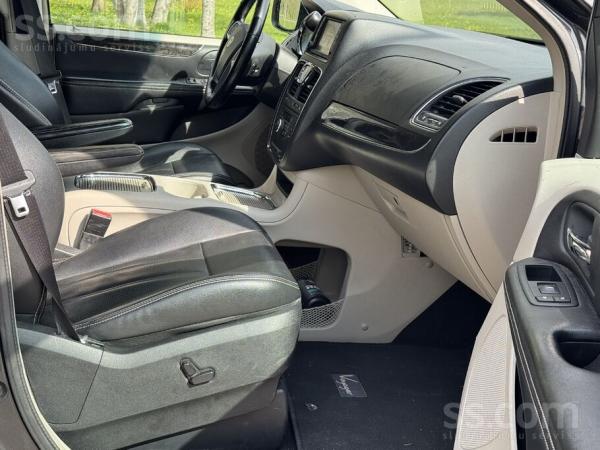 Blue Lancia Voyager 2012 in Liepaja, with an engine capacity of 2.80 L and mileage of 304 thousand km for 6995 €, photo 6 on AUTOMOTO.COM.LV