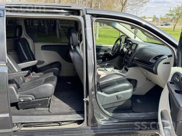 Blue Lancia Voyager 2012 in Liepaja, with an engine capacity of 2.80 L and mileage of 304 thousand km for 6995 €, photo 7 on AUTOMOTO.COM.LV