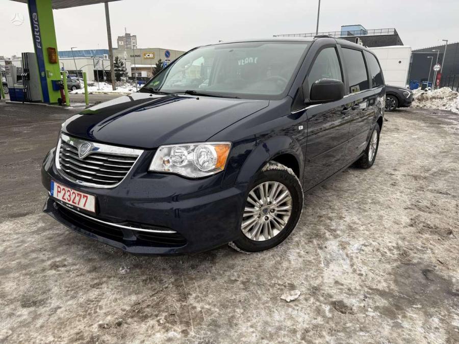 Blue Lancia Voyager 2013 in Kaunas, with an engine capacity of 2.80 L and mileage of 358 thousand km for 5650 €, photo 2 on AUTOMOTO.COM.LV