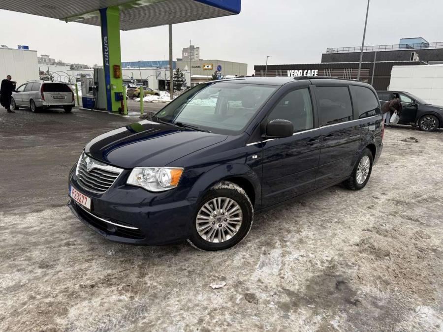 Blue Lancia Voyager 2013 in Kaunas, with an engine capacity of 2.80 L and mileage of 358 thousand km for 5650 €, photo 3 on AUTOMOTO.COM.LV