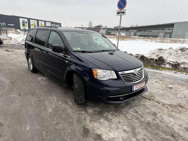 Blue Lancia Voyager 2013 in Kaunas, with an engine capacity of 2.80 L and mileage of 358 thousand km for 5650 €, photo 4 on AUTOMOTO.COM.LV