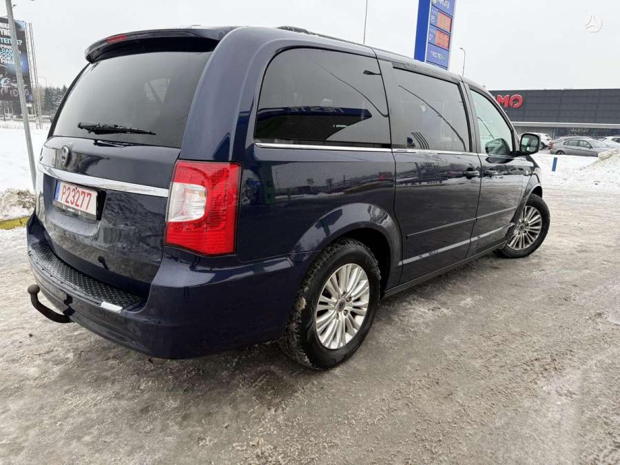 Blue Lancia Voyager 2013 in Kaunas, with an engine capacity of 2.80 L and mileage of 358 thousand km for 5650 €, photo 9 on AUTOMOTO.COM.LV