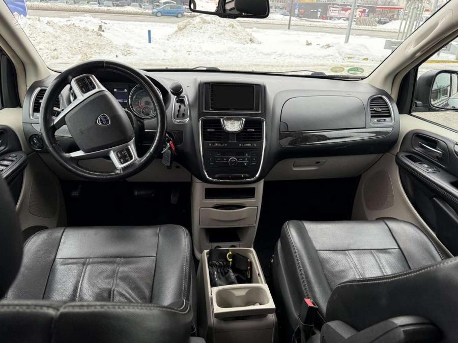Blue Lancia Voyager 2013 in Kaunas, with an engine capacity of 2.80 L and mileage of 358 thousand km for 5650 €, photo 16 on AUTOMOTO.COM.LV