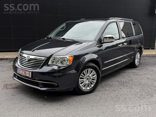 Blue Lancia Voyager 2013 in Jelgava, with an engine capacity of 2.80 L and mileage of 247 thousand km for 8400 €, photo 2 on AUTOMOTO.COM.LV