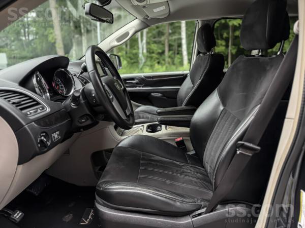 Blue Lancia Voyager 2013 in Jelgava, with an engine capacity of 2.80 L and mileage of 247 thousand km for 8400 €, photo 10 on AUTOMOTO.COM.LV