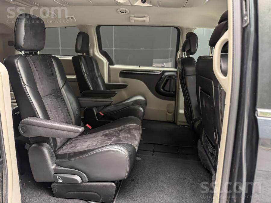 Zils Lancia Voyager 2013 Jelgava, ar dzinēja tilpumu 2.80 L un nobraukumu 247 tūkst. km par 8400 €, foto 15 vietnē AUTOMOTO.COM.LV