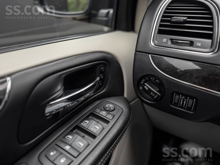 Zils Lancia Voyager 2013 Jelgava, ar dzinēja tilpumu 2.80 L un nobraukumu 247 tūkst. km par 8400 €, foto 17 vietnē AUTOMOTO.COM.LV