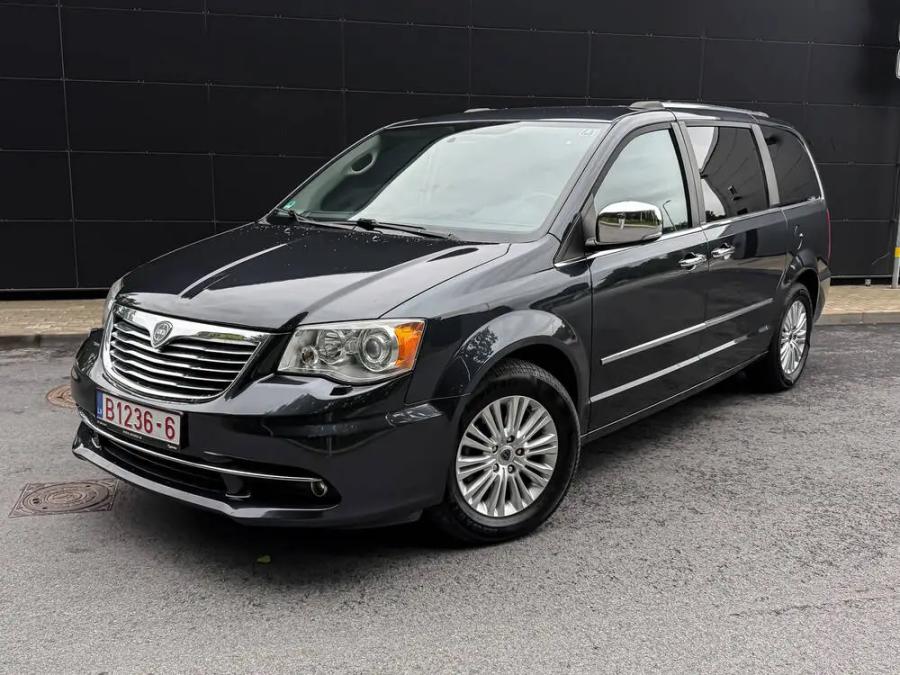 Blue Lancia Voyager 2013 in Jelgava, with an engine capacity of 2.80 L and mileage of 247 thousand km for 8400 €, photo 3 on AUTOMOTO.COM.LV