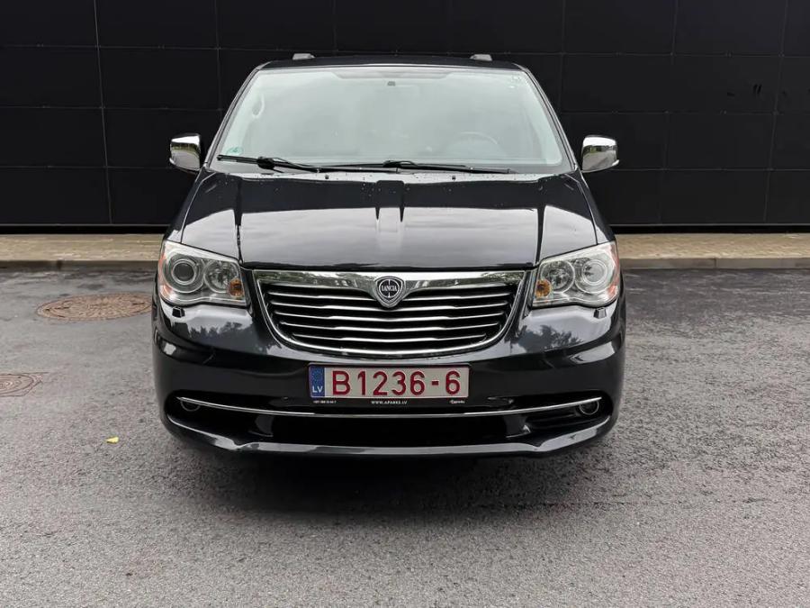 Blue Lancia Voyager 2013 in Jelgava, with an engine capacity of 2.80 L and mileage of 247 thousand km for 8400 €, photo 4 on AUTOMOTO.COM.LV