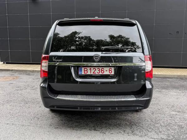 Синий Лянча Voyager 2013 в Елгава, объемом двигателя 2.80 л и пробегом 247 тыс. км за 8400 €, фото 4 на AUTOMOTO.COM.LV