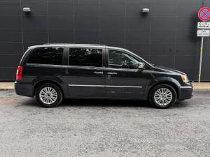 Blue Lancia Voyager 2013 in Jelgava, with an engine capacity of 2.80 L and mileage of 247 thousand km for 8400 €, photo 8 on AUTOMOTO.COM.LV
